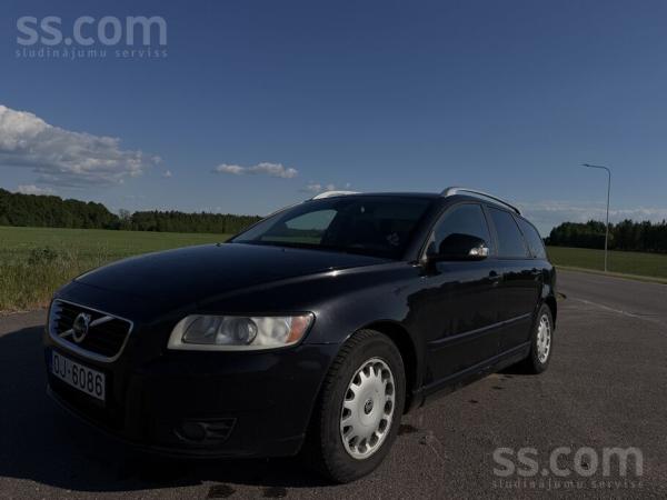 Melns Volvo V50 2012 Rīga, ar dzinēja tilpumu 1.60 L un nobraukumu 308 tūkst. km par 3599 €, foto 1 vietnē AUTOMOTO.COM.LV