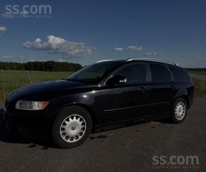Black Volvo V50 2012 in Riga, with an engine capacity of 1.60 L and mileage of 308 thousand km for 3599 €, photo 3 on AUTOMOTO.COM.LV