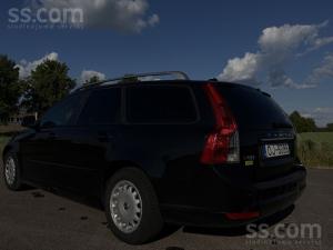 Black Volvo V50 2012 in Riga, with an engine capacity of 1.60 L and mileage of 308 thousand km for 3599 €, photo 4 on AUTOMOTO.COM.LV
