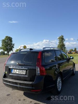 Black Volvo V50 2012 in Riga, with an engine capacity of 1.60 L and mileage of 308 thousand km for 3599 €, photo 5 on AUTOMOTO.COM.LV