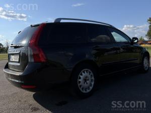 Black Volvo V50 2012 in Riga, with an engine capacity of 1.60 L and mileage of 308 thousand km for 3599 €, photo 6 on AUTOMOTO.COM.LV