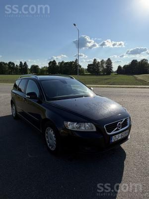 Black Volvo V50 2012 in Riga, with an engine capacity of 1.60 L and mileage of 308 thousand km for 3599 €, photo 9 on AUTOMOTO.COM.LV