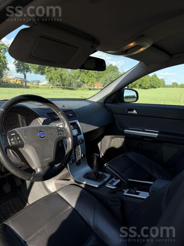 Melns Volvo V50 2012 Rīga, ar dzinēja tilpumu 1.60 L un nobraukumu 308 tūkst. km par 3599 €, foto 9 vietnē AUTOMOTO.COM.LV