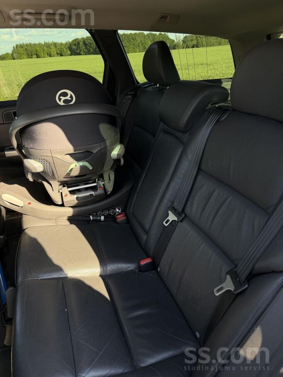 Black Volvo V50 2012 in Riga, with an engine capacity of 1.60 L and mileage of 308 thousand km for 3599 €, photo 11 on AUTOMOTO.COM.LV