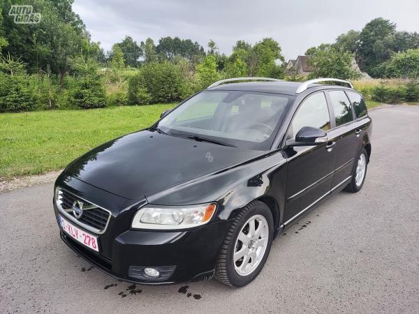 Melns Volvo V50 2012 Viļņa, ar dzinēja tilpumu 1.60 L un nobraukumu 246 tūkst. km par 3300 €, foto 1 vietnē AUTOMOTO.COM.LV