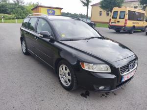Black Volvo V50 2012 in Vilnius, with an engine capacity of 1.60 L and mileage of 246 thousand km for 3300 €, photo 3 on AUTOMOTO.COM.LV