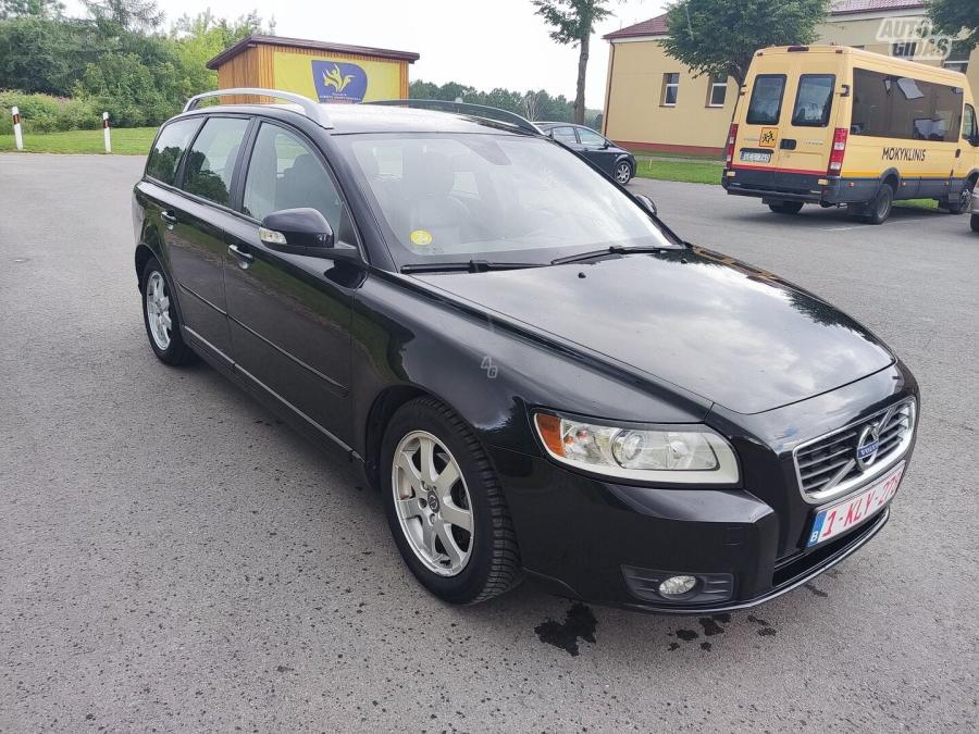 Black Volvo V50 2012 in Vilnius, with an engine capacity of 1.60 L and mileage of 246 thousand km for 3300 €, photo 3 on AUTOMOTO.COM.LV