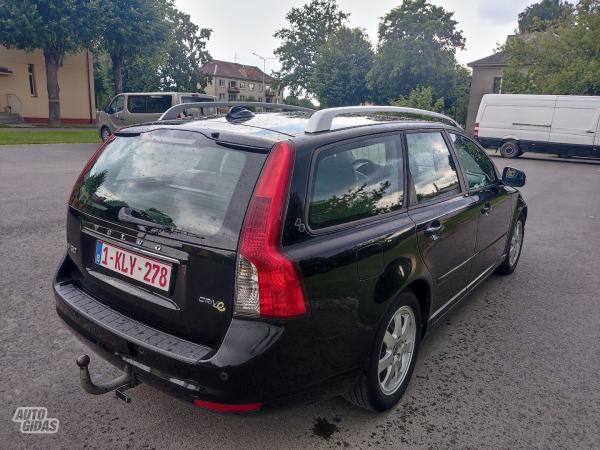Melns Volvo V50 2012 Viļņa, ar dzinēja tilpumu 1.60 L un nobraukumu 246 tūkst. km par 3300 €, foto 4 vietnē AUTOMOTO.COM.LV