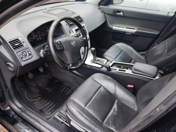 Melns Volvo V50 2012 Viļņa, ar dzinēja tilpumu 1.60 L un nobraukumu 246 tūkst. km par 3300 €, foto 8 vietnē AUTOMOTO.COM.LV