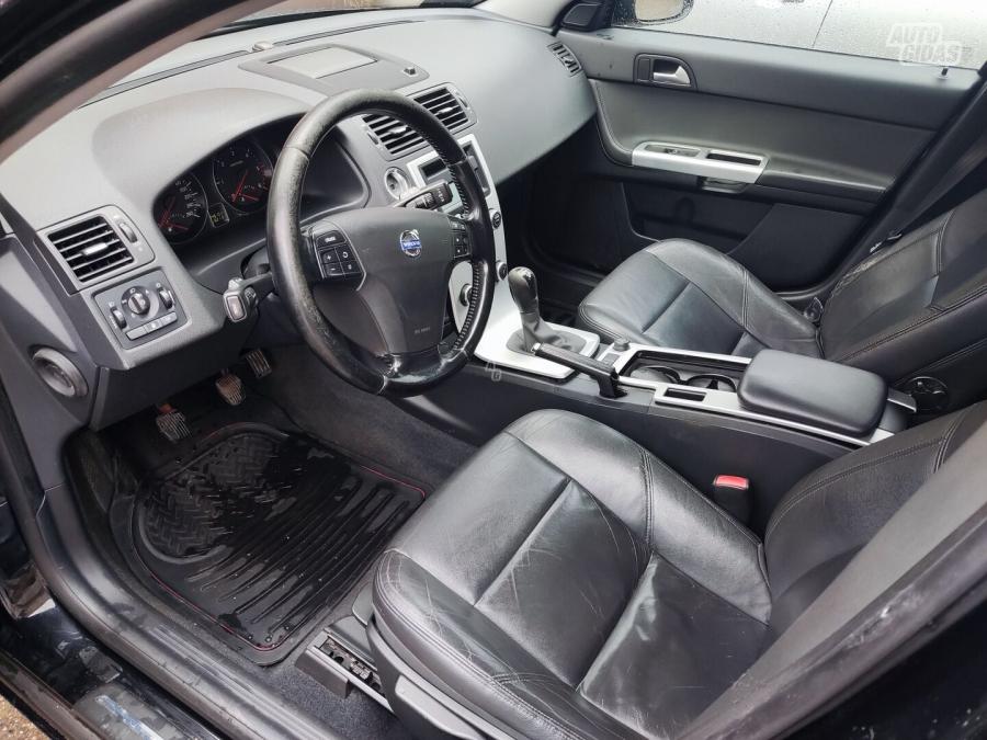 Black Volvo V50 2012 in Vilnius, with an engine capacity of 1.60 L and mileage of 246 thousand km for 3300 €, photo 9 on AUTOMOTO.COM.LV