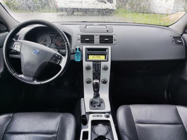 Melns Volvo V50 2012 Viļņa, ar dzinēja tilpumu 1.60 L un nobraukumu 246 tūkst. km par 3300 €, foto 10 vietnē AUTOMOTO.COM.LV