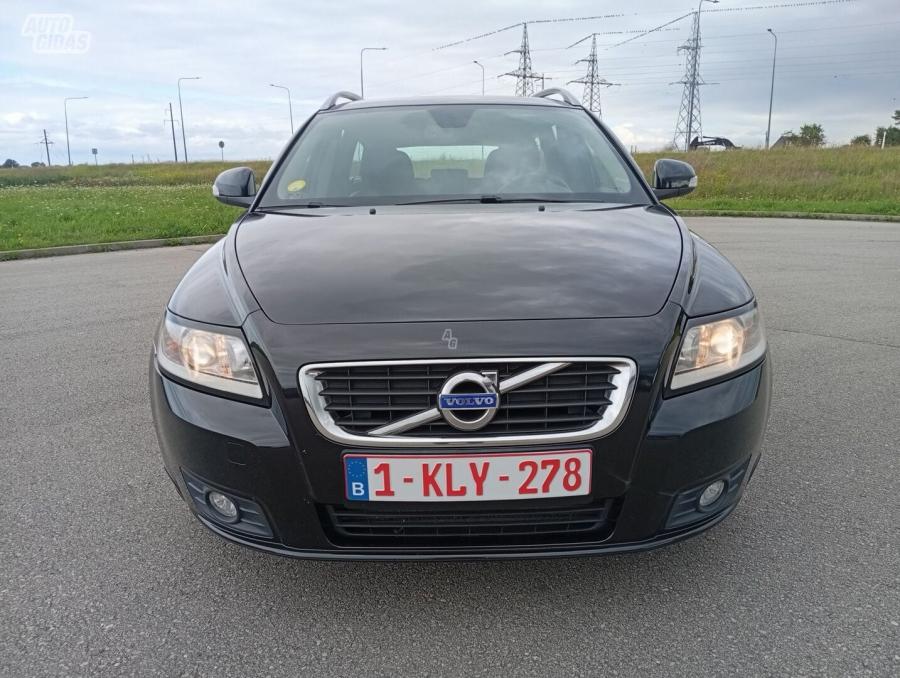 Black Volvo V50 2012 in Vilnius, with an engine capacity of 1.60 L and mileage of 246 thousand km for 3600 €, photo 3 on AUTOMOTO.COM.LV