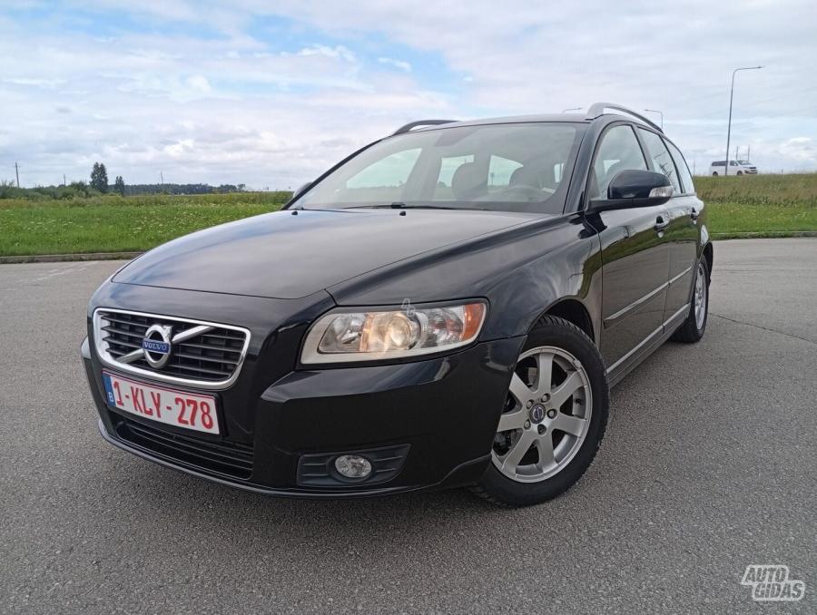Melns Volvo V50 2012 Viļņa, ar dzinēja tilpumu 1.60 L un nobraukumu 246 tūkst. km par 3600 €, foto 1 vietnē AUTOMOTO.COM.LV