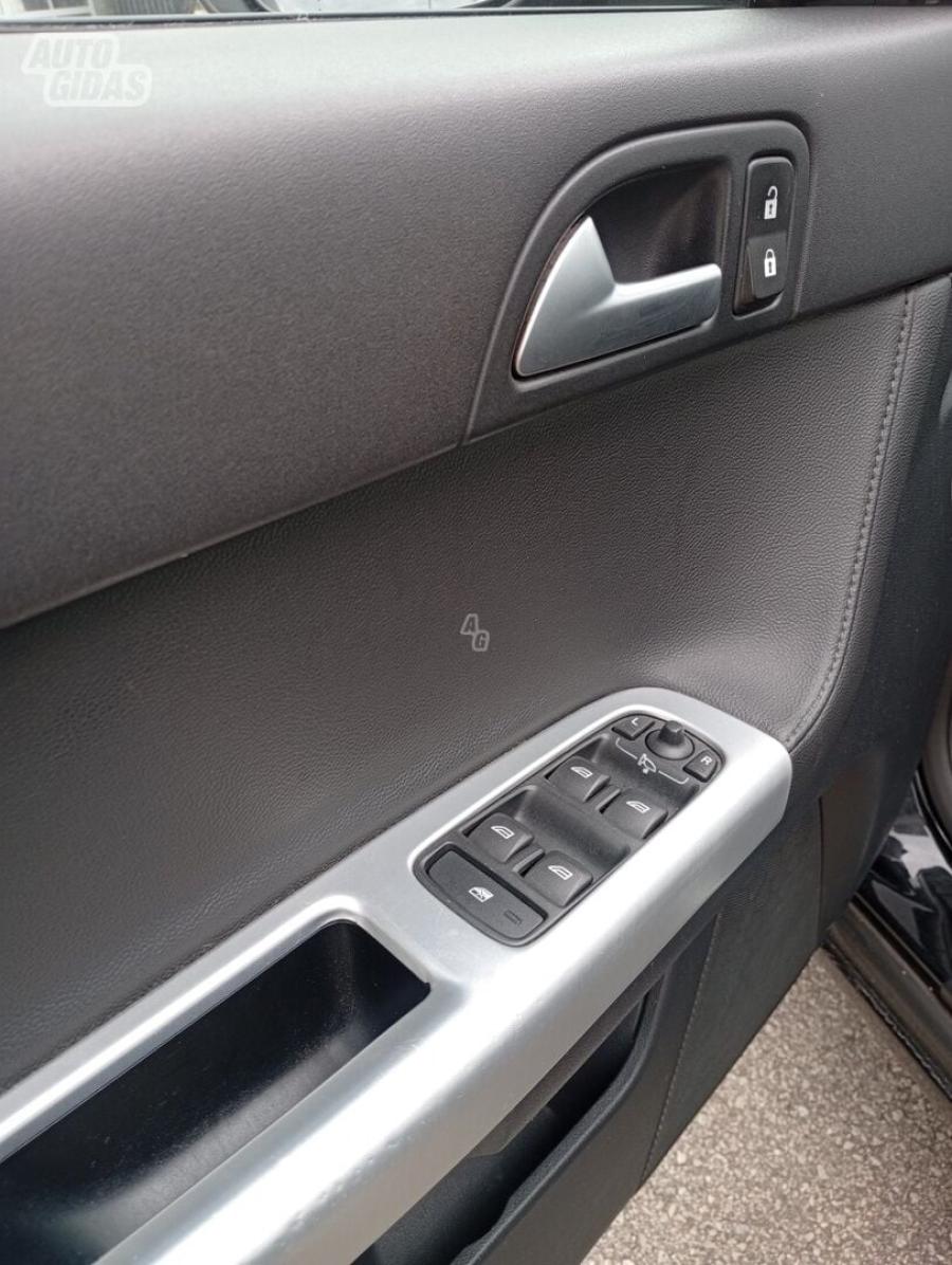 Melns Volvo V50 2012 Viļņa, ar dzinēja tilpumu 1.60 L un nobraukumu 246 tūkst. km par 3600 €, foto 17 vietnē AUTOMOTO.COM.LV