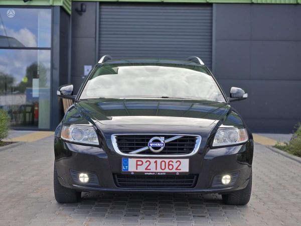 Melns Volvo V50 2012 Viļņa, ar dzinēja tilpumu 1.99 L un nobraukumu 315 tūkst. km par 3999 €, foto 3 vietnē AUTOMOTO.COM.LV