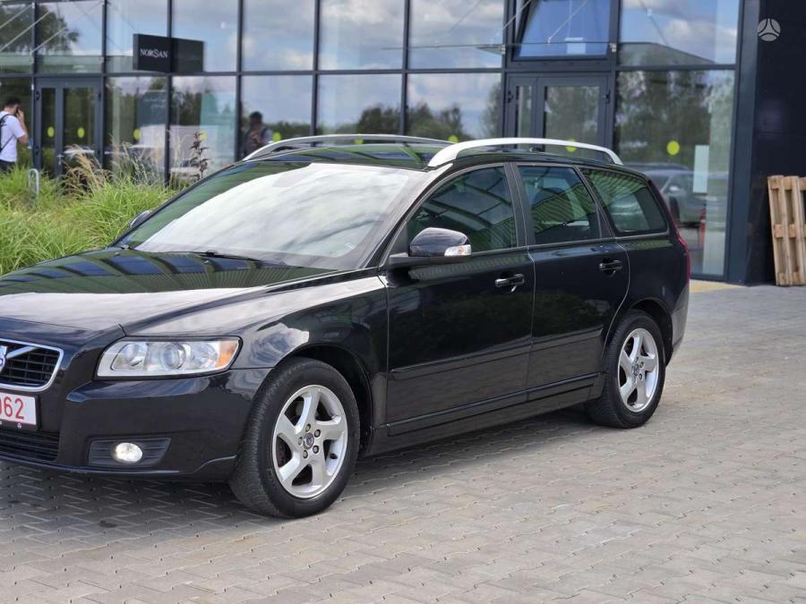 Melns Volvo V50 2012 Viļņa, ar dzinēja tilpumu 1.99 L un nobraukumu 315 tūkst. km par 3999 €, foto 5 vietnē AUTOMOTO.COM.LV