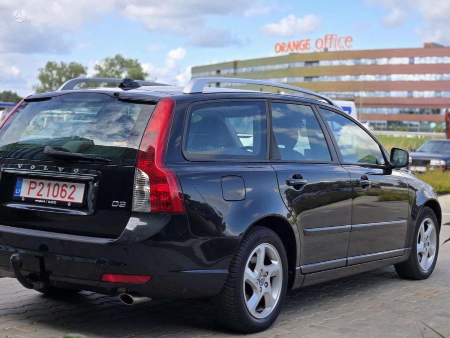 Melns Volvo V50 2012 Viļņa, ar dzinēja tilpumu 1.99 L un nobraukumu 315 tūkst. km par 3999 €, foto 7 vietnē AUTOMOTO.COM.LV