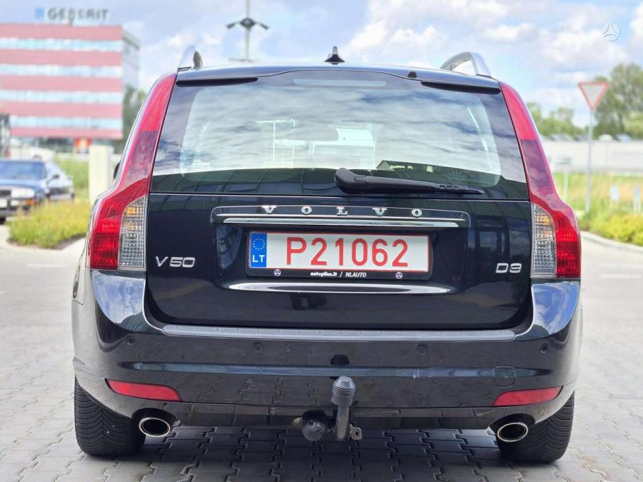 Melns Volvo V50 2012 Viļņa, ar dzinēja tilpumu 1.99 L un nobraukumu 315 tūkst. km par 3999 €, foto 8 vietnē AUTOMOTO.COM.LV