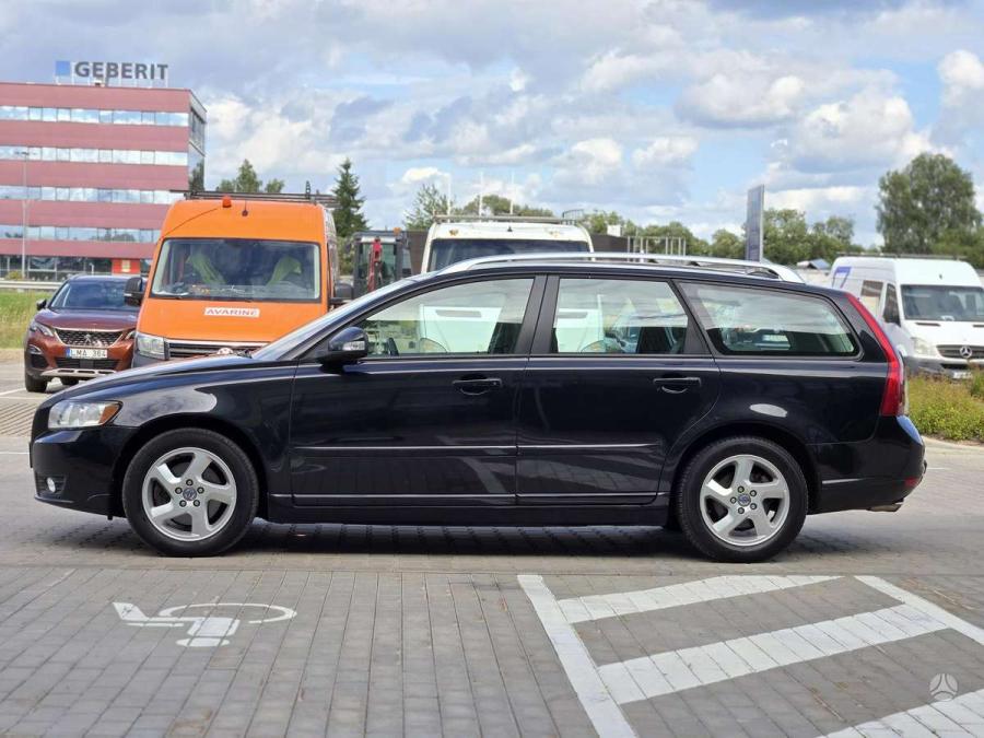 Melns Volvo V50 2012 Viļņa, ar dzinēja tilpumu 1.99 L un nobraukumu 315 tūkst. km par 3999 €, foto 12 vietnē AUTOMOTO.COM.LV