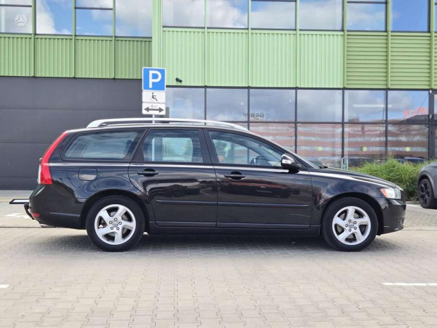 Melns Volvo V50 2012 Viļņa, ar dzinēja tilpumu 1.99 L un nobraukumu 315 tūkst. km par 3999 €, foto 13 vietnē AUTOMOTO.COM.LV