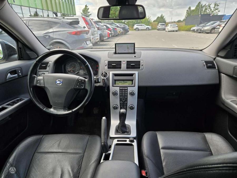 Melns Volvo V50 2012 Viļņa, ar dzinēja tilpumu 1.99 L un nobraukumu 315 tūkst. km par 3999 €, foto 15 vietnē AUTOMOTO.COM.LV