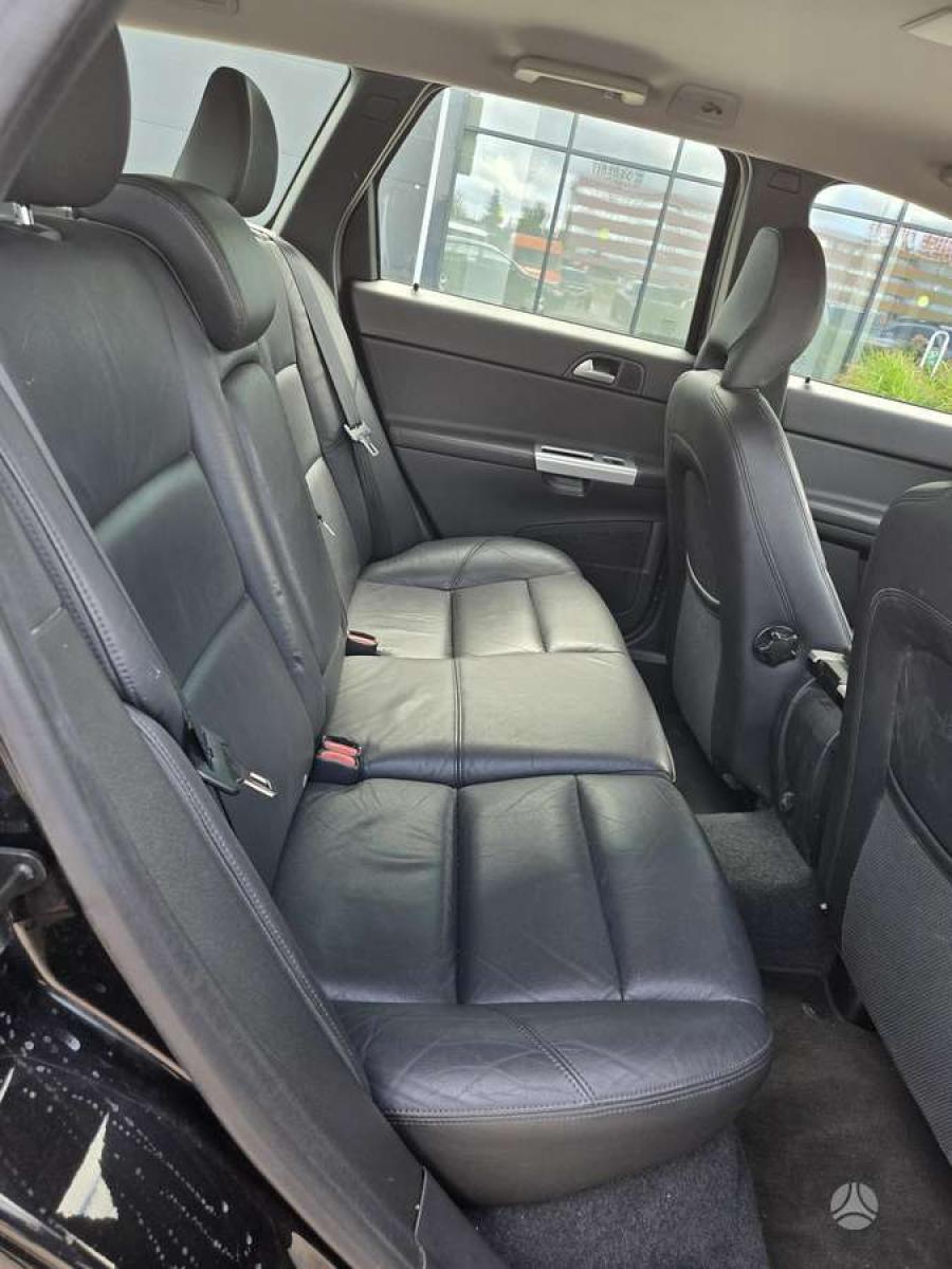 Melns Volvo V50 2012 Viļņa, ar dzinēja tilpumu 1.99 L un nobraukumu 315 tūkst. km par 3999 €, foto 18 vietnē AUTOMOTO.COM.LV