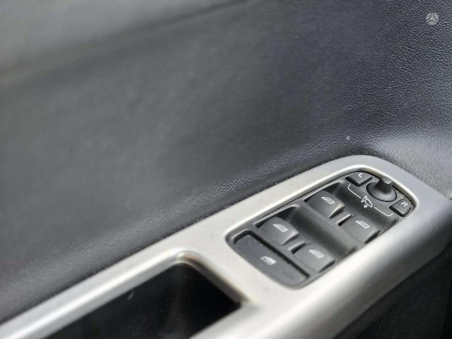 Melns Volvo V50 2012 Viļņa, ar dzinēja tilpumu 1.99 L un nobraukumu 315 tūkst. km par 3999 €, foto 28 vietnē AUTOMOTO.COM.LV