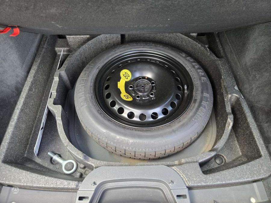 Melns Volvo V50 2012 Viļņa, ar dzinēja tilpumu 1.99 L un nobraukumu 315 tūkst. km par 3999 €, foto 31 vietnē AUTOMOTO.COM.LV