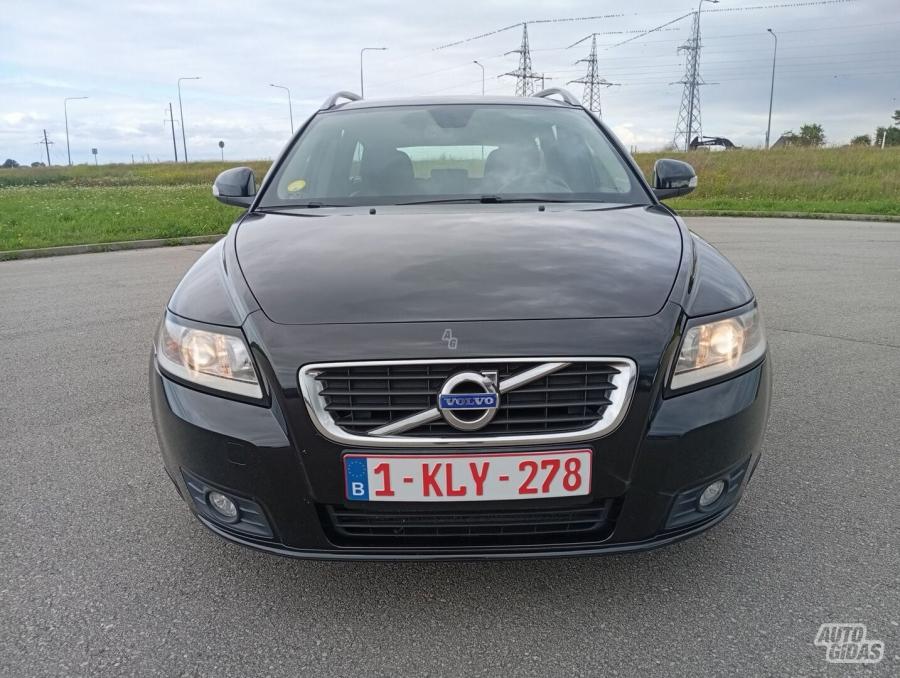 Black Volvo V50 2012 in Siauliai, with an engine capacity of 1.60 L and mileage of 246 thousand km for 3500 €, photo 3 on AUTOMOTO.COM.LV