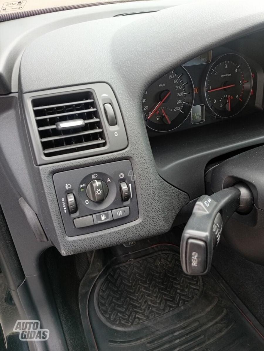 Black Volvo V50 2012 in Siauliai, with an engine capacity of 1.60 L and mileage of 246 thousand km for 3500 €, photo 20 on AUTOMOTO.COM.LV