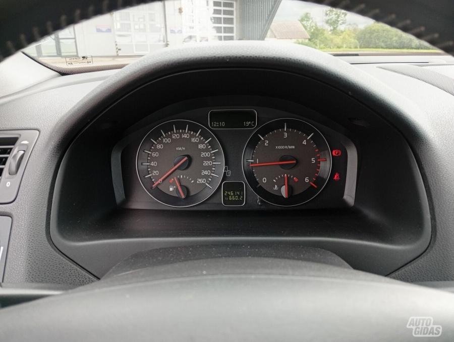 Black Volvo V50 2012 in Siauliai, with an engine capacity of 1.60 L and mileage of 246 thousand km for 3500 €, photo 21 on AUTOMOTO.COM.LV