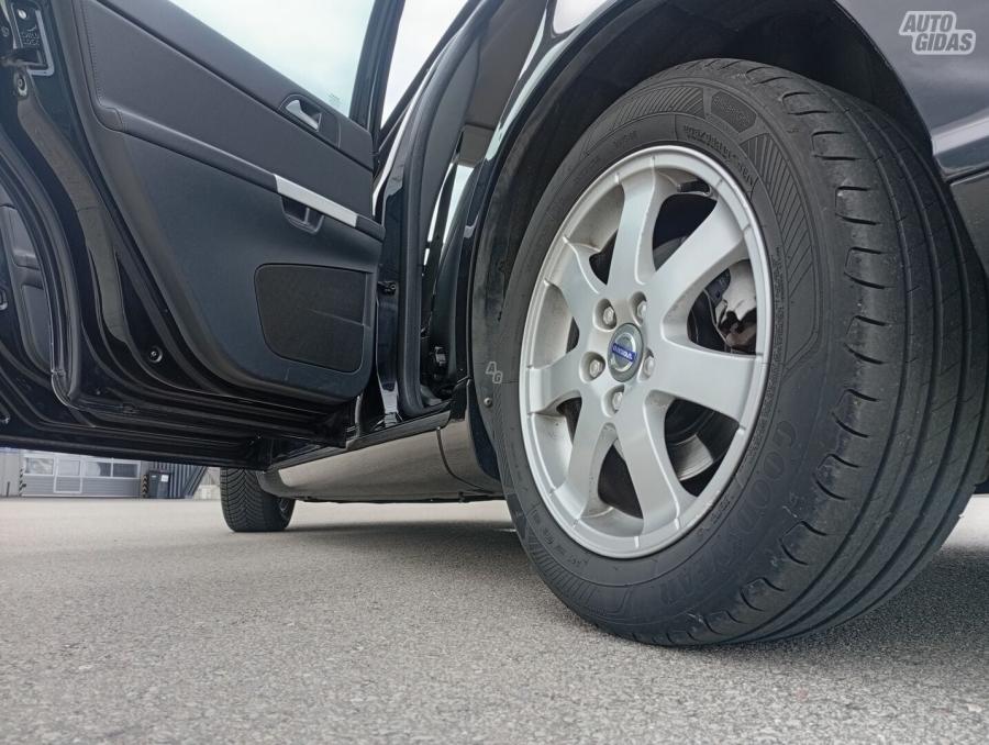 Black Volvo V50 2012 in Siauliai, with an engine capacity of 1.60 L and mileage of 246 thousand km for 3500 €, photo 34 on AUTOMOTO.COM.LV