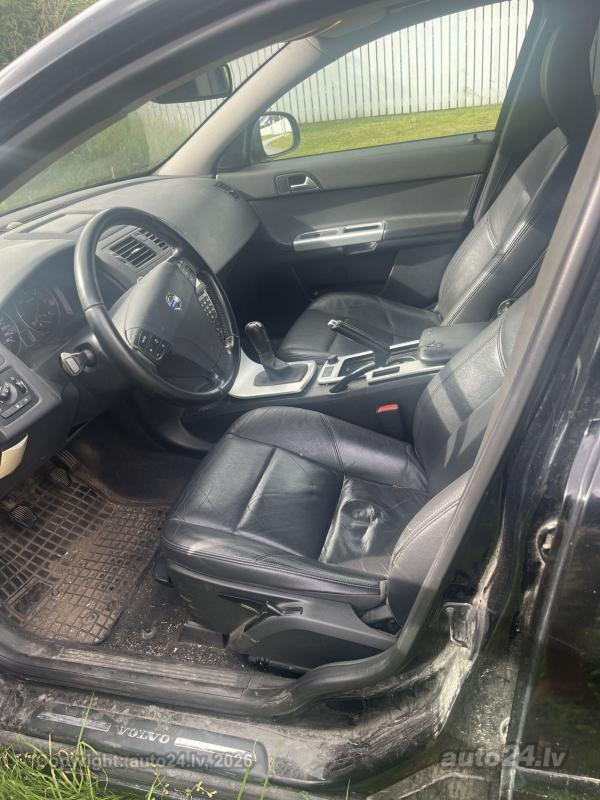 Melns Volvo V50 2012 Tallina, ar dzinēja tilpumu 1.60 L un nobraukumu 0 tūkst. km par 1200 €, foto 5 vietnē AUTOMOTO.COM.LV