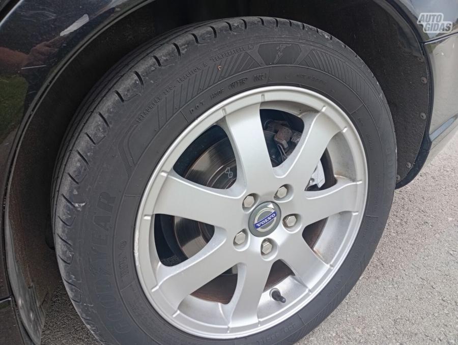 Melns Volvo V50 2012 Viļņa, ar dzinēja tilpumu 1.60 L un nobraukumu 246 tūkst. km par 3600 €, foto 18 vietnē AUTOMOTO.COM.LV