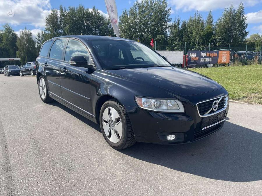 Melns Volvo V50 2012 Kauņa, ar dzinēja tilpumu 1.56 L un nobraukumu 247 tūkst. km par 3450 €, foto 1 vietnē AUTOMOTO.COM.LV