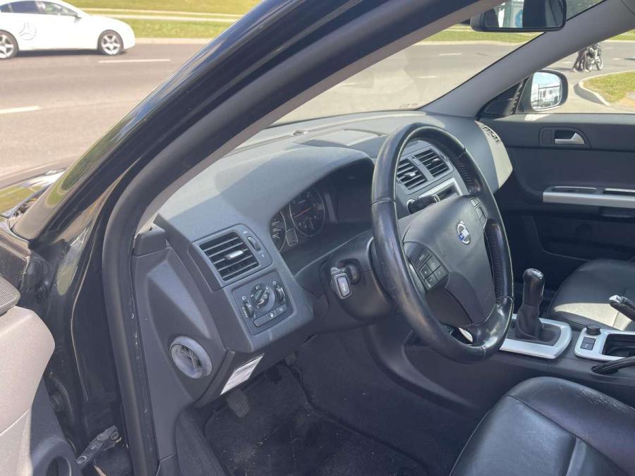 Melns Volvo V50 2012 Kauņa, ar dzinēja tilpumu 1.56 L un nobraukumu 247 tūkst. km par 3450 €, foto 19 vietnē AUTOMOTO.COM.LV