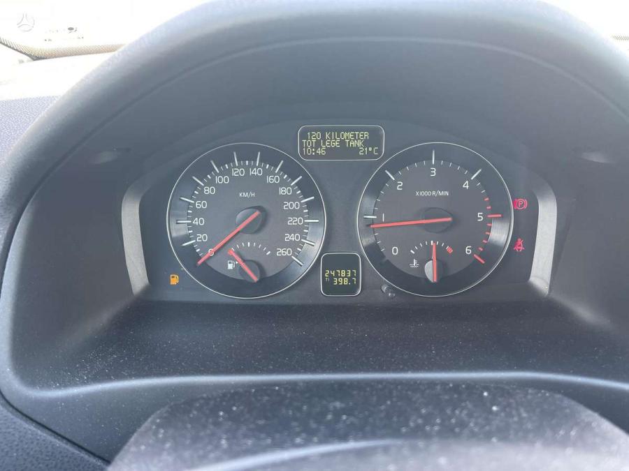 Melns Volvo V50 2012 Kauņa, ar dzinēja tilpumu 1.56 L un nobraukumu 247 tūkst. km par 3450 €, foto 23 vietnē AUTOMOTO.COM.LV