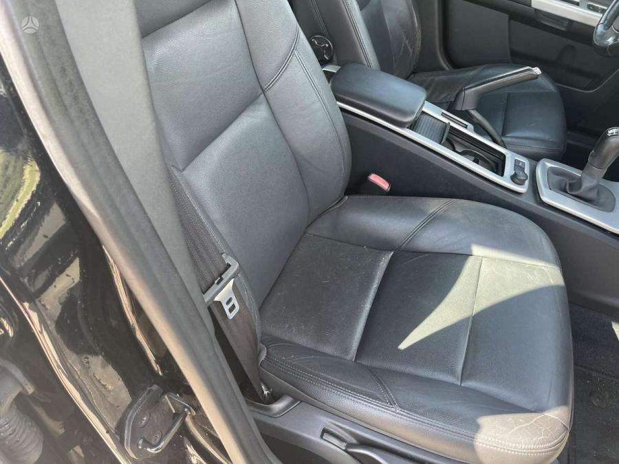 Melns Volvo V50 2012 Kauņa, ar dzinēja tilpumu 1.56 L un nobraukumu 247 tūkst. km par 3450 €, foto 28 vietnē AUTOMOTO.COM.LV