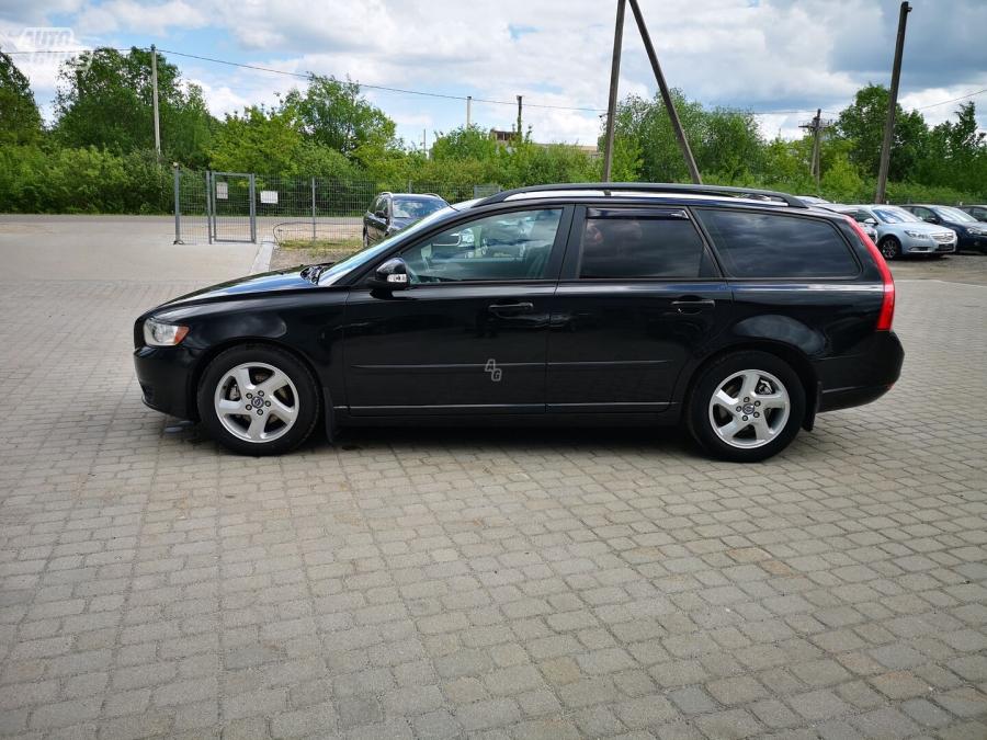 Black Volvo V50 2012 in Radviliskis, with an engine capacity of 1.60 L and mileage of 226 thousand km for 3850 €, photo 3 on AUTOMOTO.COM.LV