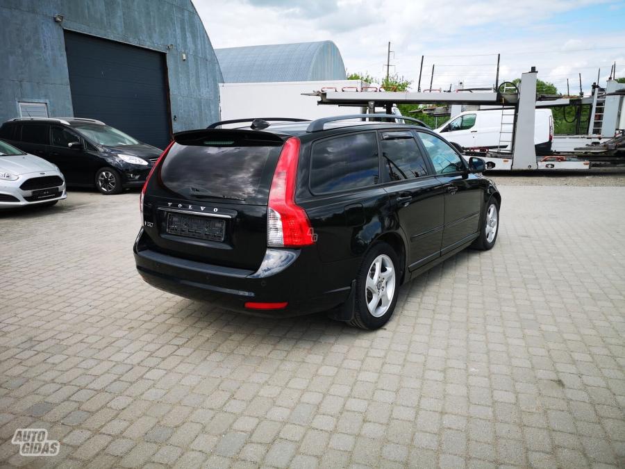 Black Volvo V50 2012 in Radviliskis, with an engine capacity of 1.60 L and mileage of 226 thousand km for 3850 €, photo 7 on AUTOMOTO.COM.LV