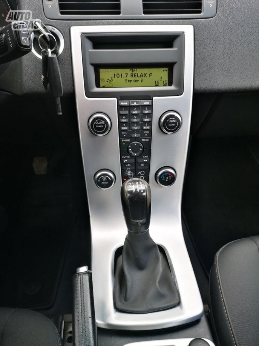 Black Volvo V50 2012 in Radviliskis, with an engine capacity of 1.60 L and mileage of 226 thousand km for 3850 €, photo 10 on AUTOMOTO.COM.LV