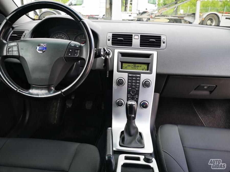 Black Volvo V50 2012 in Radviliskis, with an engine capacity of 1.60 L and mileage of 226 thousand km for 3850 €, photo 11 on AUTOMOTO.COM.LV