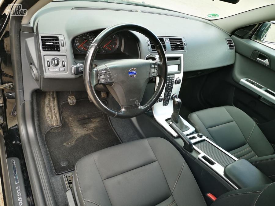 Black Volvo V50 2012 in Radviliskis, with an engine capacity of 1.60 L and mileage of 226 thousand km for 3850 €, photo 13 on AUTOMOTO.COM.LV
