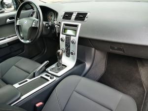 Black Volvo V50 2012 in Radviliskis, with an engine capacity of 1.60 L and mileage of 226 thousand km for 3850 €, photo 15 on AUTOMOTO.COM.LV