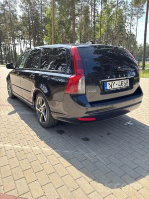 Melns Volvo V50 2012 Rīga, ar dzinēja tilpumu 1.60 L un nobraukumu 373 tūkst. km par 3500 €, foto 4 vietnē AUTOMOTO.COM.LV