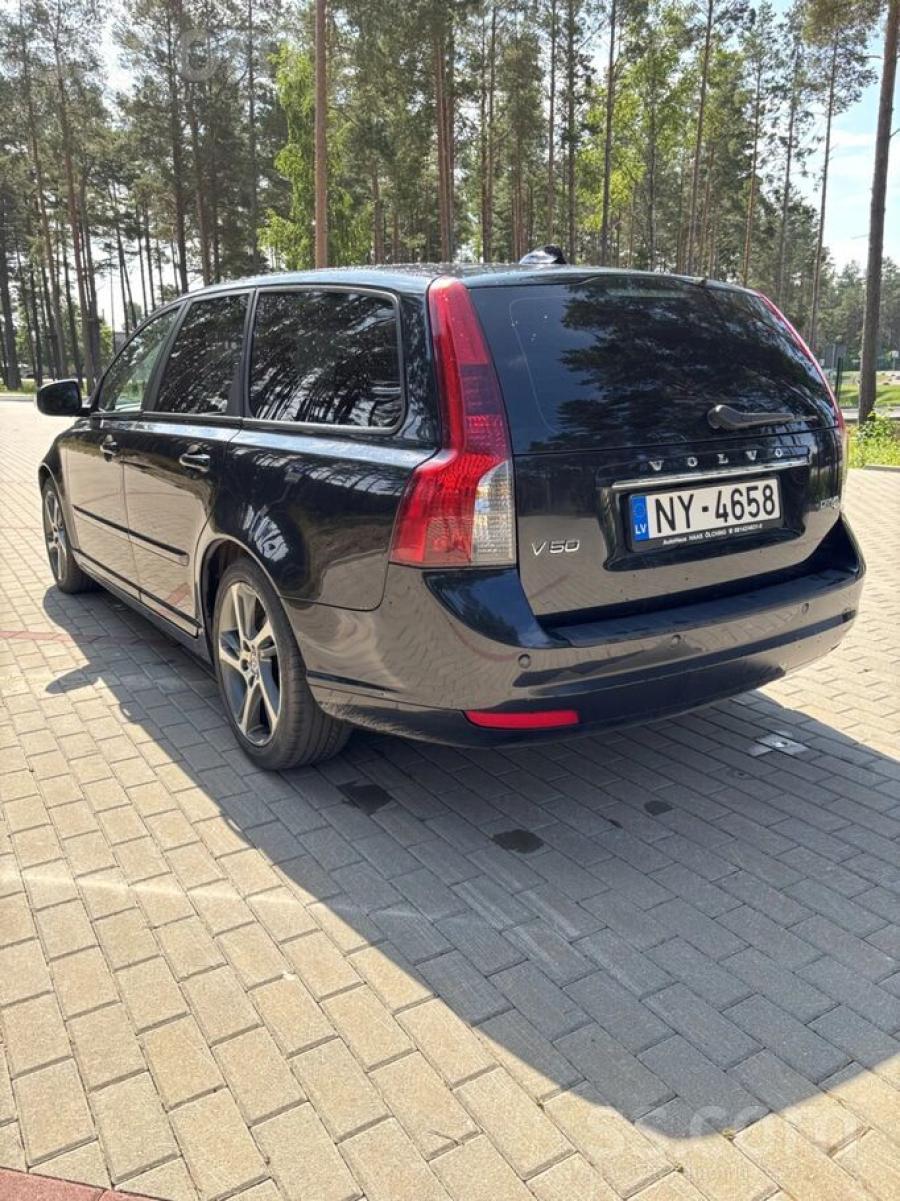 Melns Volvo V50 2012 Rīga, ar dzinēja tilpumu 1.60 L un nobraukumu 373 tūkst. km par 3500 €, foto 4 vietnē AUTOMOTO.COM.LV