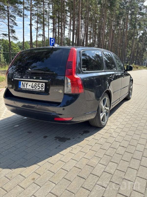 Melns Volvo V50 2012 Rīga, ar dzinēja tilpumu 1.60 L un nobraukumu 373 tūkst. km par 3500 €, foto 4 vietnē AUTOMOTO.COM.LV