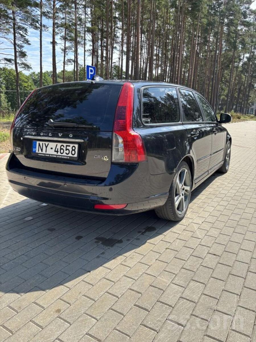Melns Volvo V50 2012 Rīga, ar dzinēja tilpumu 1.60 L un nobraukumu 373 tūkst. km par 3500 €, foto 5 vietnē AUTOMOTO.COM.LV