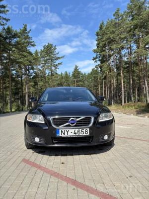 Melns Volvo V50 2012 Rīga, ar dzinēja tilpumu 1.60 L un nobraukumu 373 tūkst. km par 3500 €, foto 7 vietnē AUTOMOTO.COM.LV