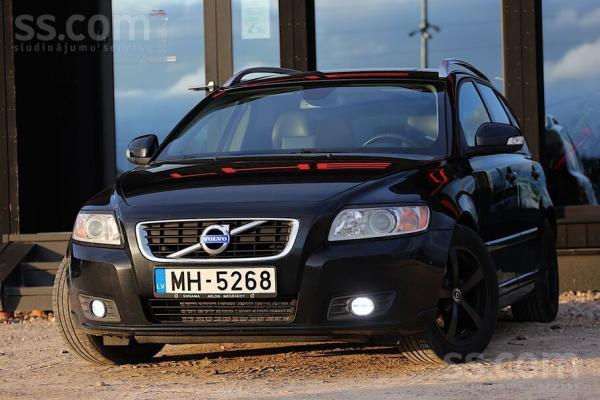 Black Volvo V50 2012 in Tukums, with an engine capacity of 1.60 L and mileage of 389 thousand km for 2850 €, photo 1 on AUTOMOTO.COM.LV